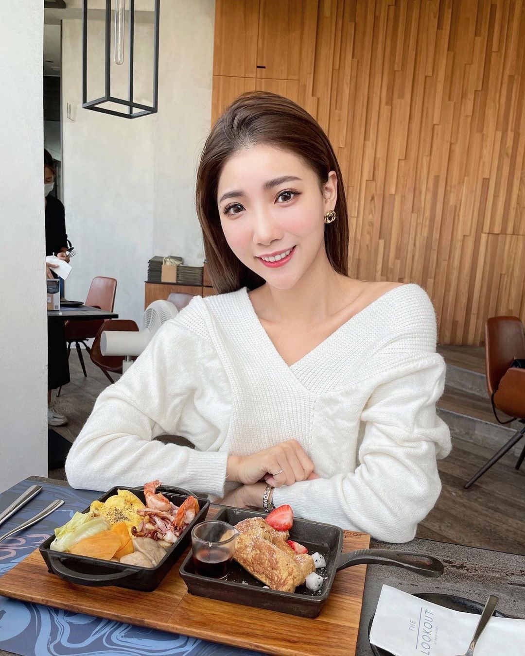 国外网红 Mina L 日常美图在线分享 – 觅爱图